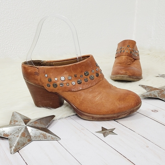 Sofft | Shoes | Sofft Gila Clogs Brown Leather Studded Metal Size 65 ...